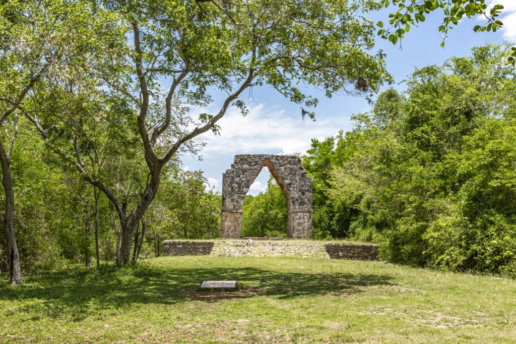 How to visit Kabah, the beatiful site of the Ruta Puuc